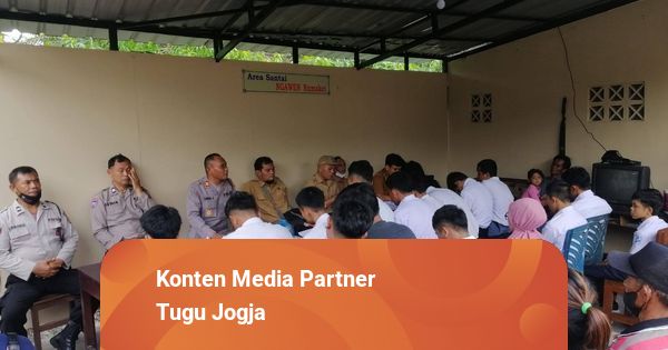 Polisi Temukan Kondom dari Siswa SMP saat Razia Pelajar di Gunungkidul | kumparan.com